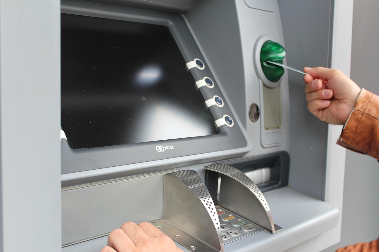 A Complete Guide to Using ATMs in India for Foreigners - India Someday ...
