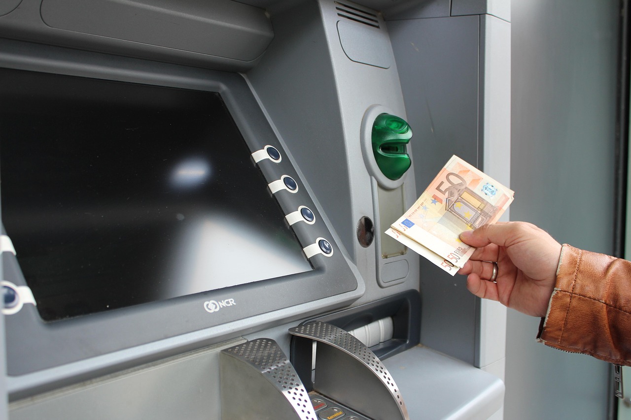 A Complete Guide to Using ATMs in India for Foreigners - India Someday ...