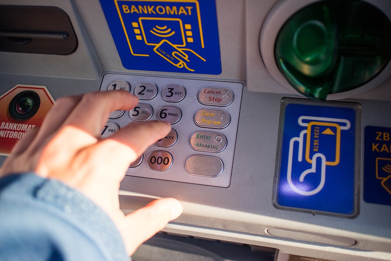 A Complete Guide to Using ATMs in India for Foreigners - India Someday ...